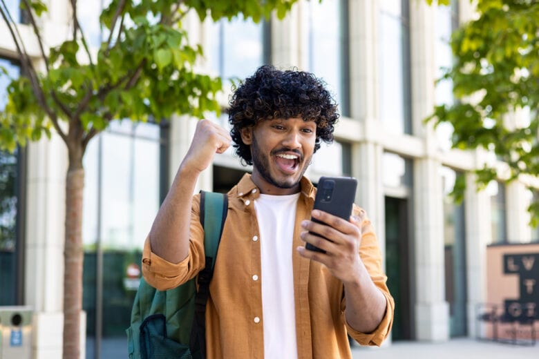 What is Flash SMS? How Does It Compare to Push Notifications? | SMSEagle