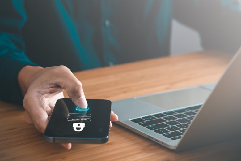 What is Flash SMS? How Does It Compare to Push Notifications? | SMSEagle